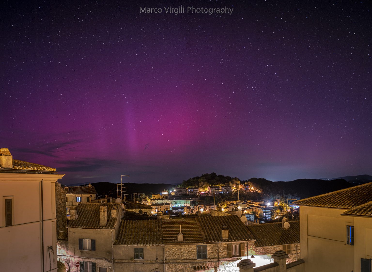 Tolfa. L’Aurora boreale nelle foto di Marco Virgili | TalkCity.it